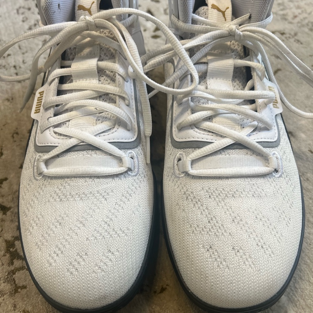 Classic Puma Hightop White Sneakers. - Gem